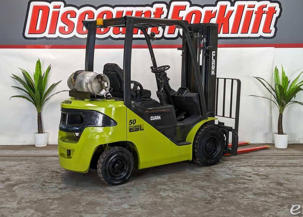 2018 LP Gas Clark S25L Pneumatic Tire 4 Wheel Sit Down