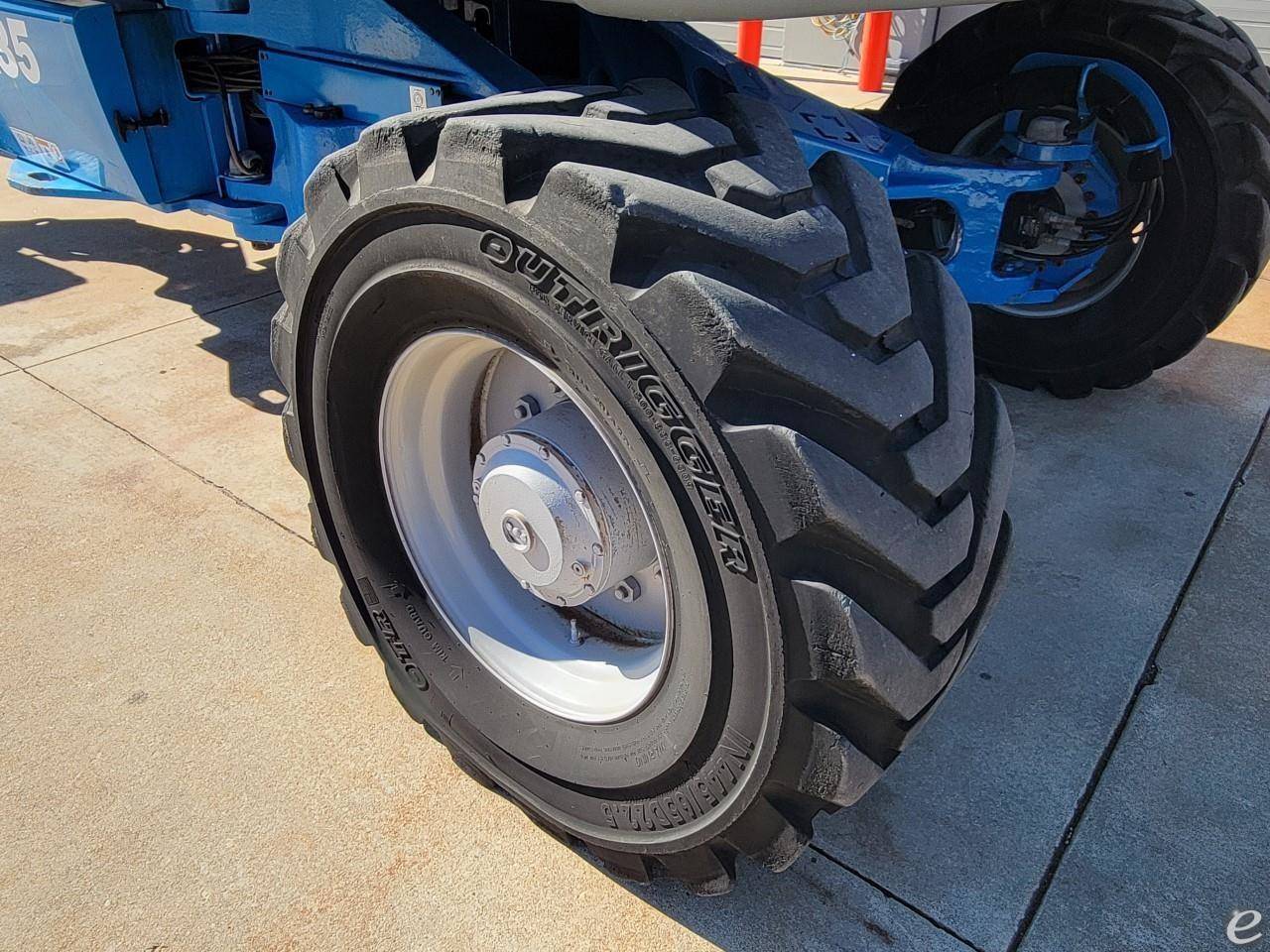 2011 Diesel Genie Z135/70 Articulated Boom