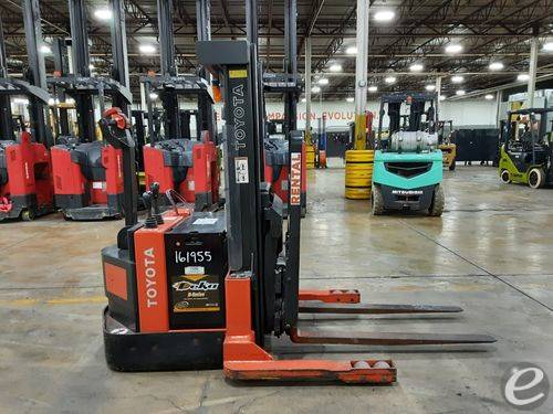 2010 Electric Toyota Electric Walkie Straddle Stacker Reach | Eliftruck