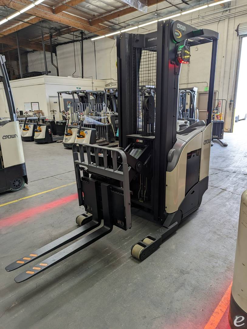 2012 Electric Crown RR5715-35 Electric Narrow Aisle Single Reach