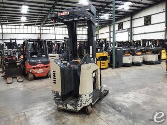 2004 Electric Crown RR5220-35 Electric Narrow Aisle Single Reach