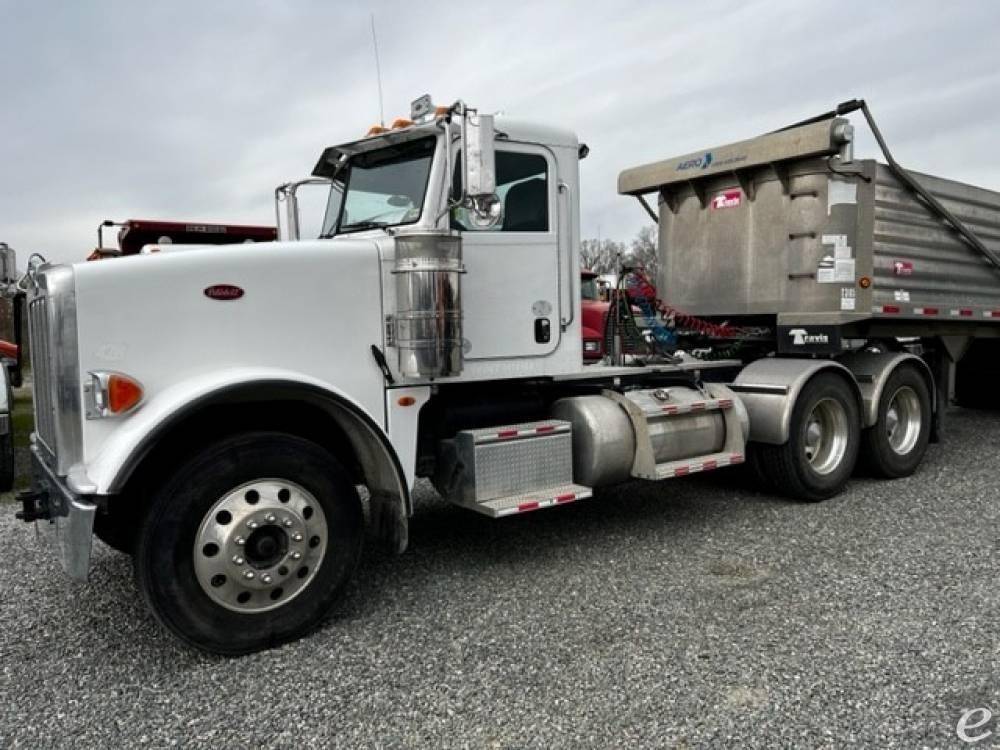 2013 Diesel Peterbilt 367 Trucks and Trailers