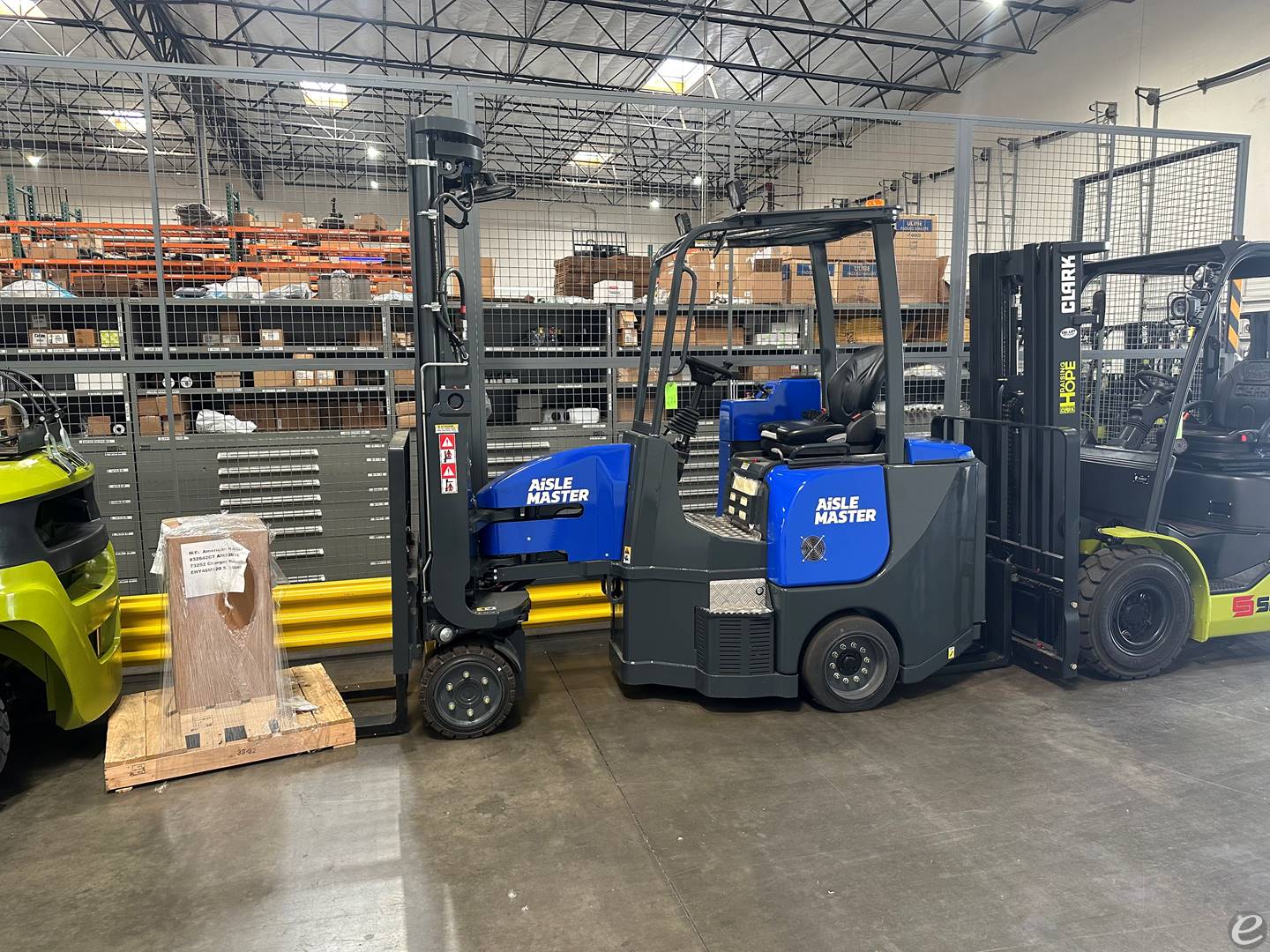 2023 Electric Aisle-Master Electric Narrow Aisle Single Reach | Eliftruck