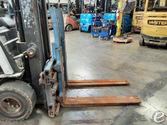 2017 Rightline LP5C-C5B0-A Multi Pallet Handlers