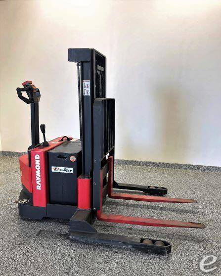 2004 Electric Raymond Electric Walkie Straddle Stacker Reach | Eliftruck
