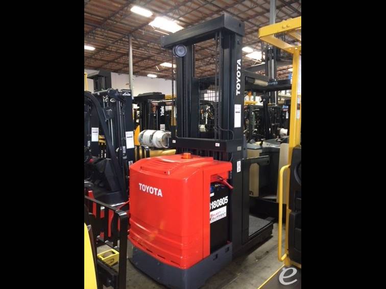 2004 Electric Toyota Electric Order Picker | Eliftruck