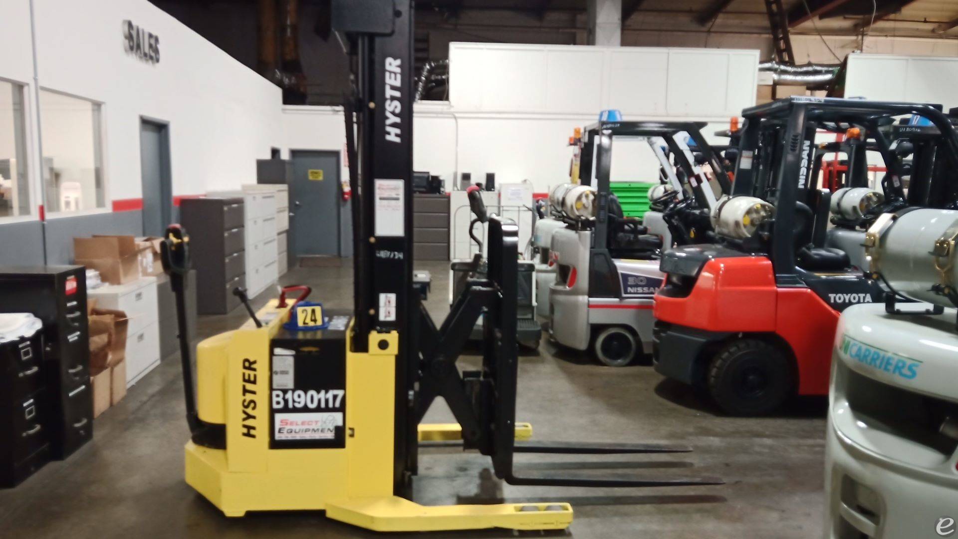 1998 Electric Hyster W30XTR Electric Walkie Stand Up Center Control