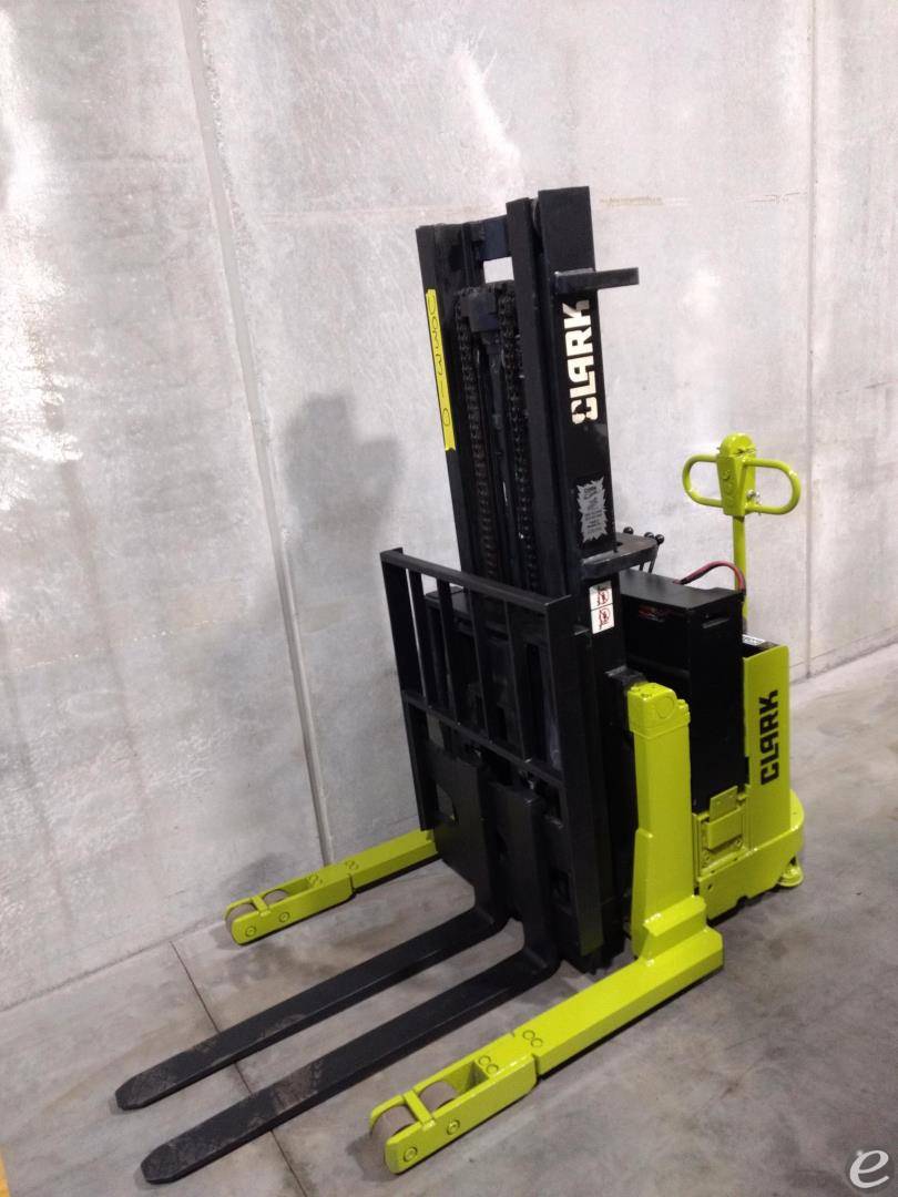 1985 Electric Clark SP30 Electric Walkie Straddle Stacker Reach