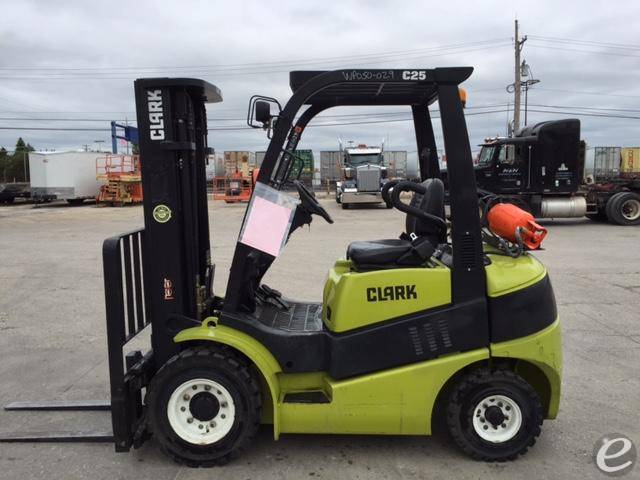 2013 LP Gas Clark C25 Pneumatic Tire 4 Wheel Sit Down