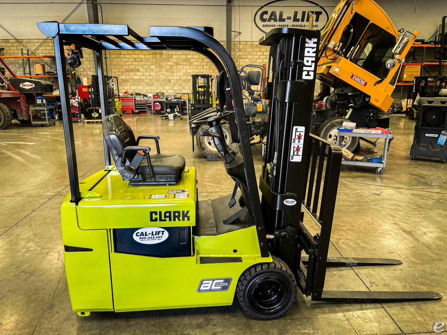 2018 Electric Clark TMX20 Electric 3 Wheel Sit Down