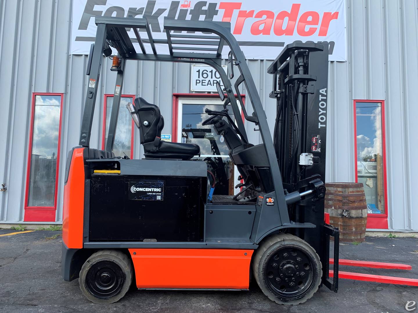 2017 Electric Toyota 8FBCU32 Cushion Tire 4 Wheel Sit Down (Indoor ...