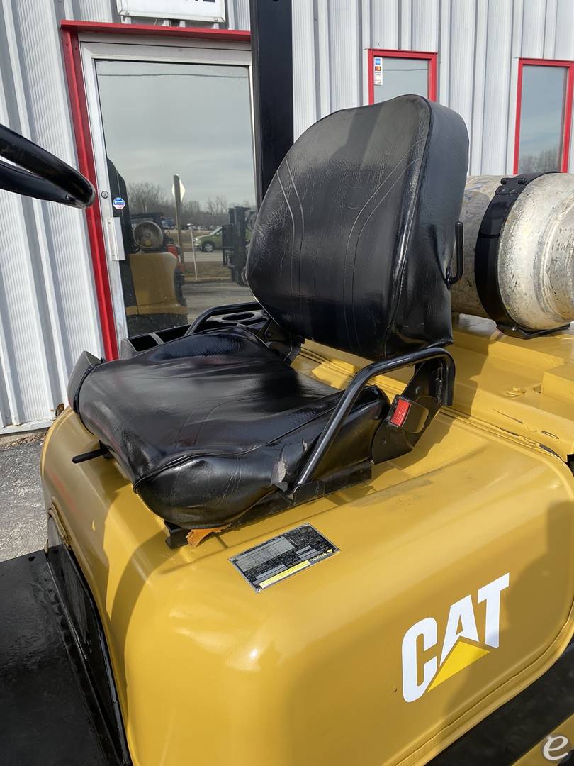 2005 LP Gas Cat GC25K Cushion Tire 4 Wheel Sit Down (Indoor Warehouse)