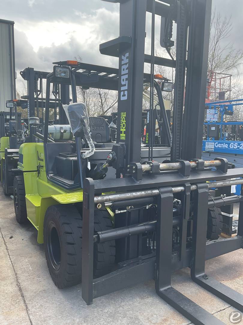 2024 LP Gas Clark Pneumatic Tire 4 Wheel Sit Down | Eliftruck