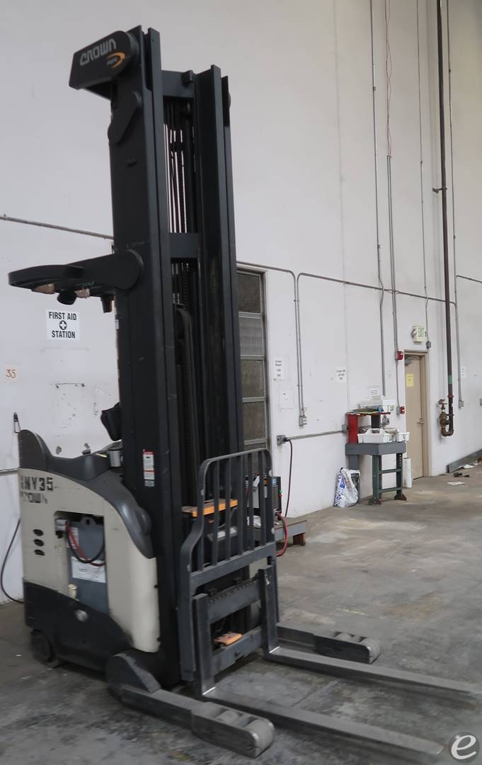 2016 Electric Crown RR5725-45TT-321 Electric Narrow Aisle Single Reach