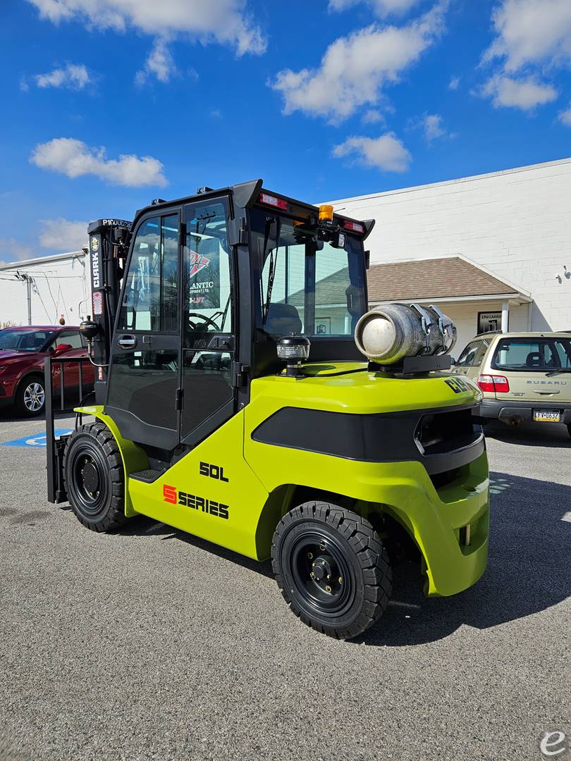 2025 LP Gas Clark Pneumatic Tire 4 Wheel Sit Down | Eliftruck