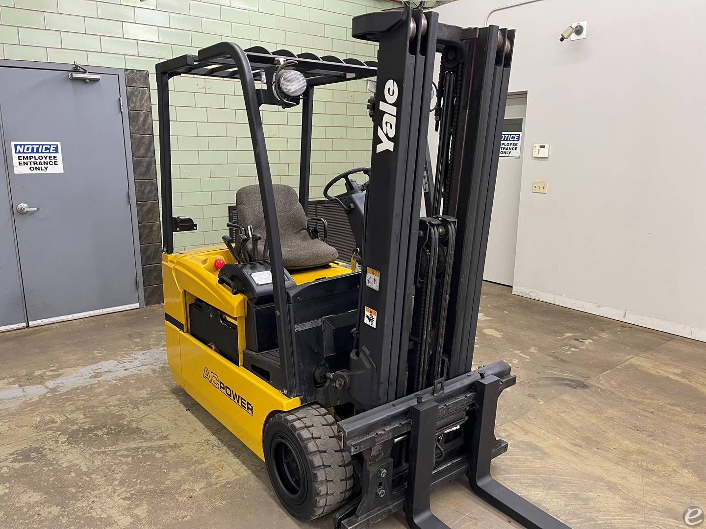 2004 Electric Yale ERP040 Electric 3 Wheel Sit Down