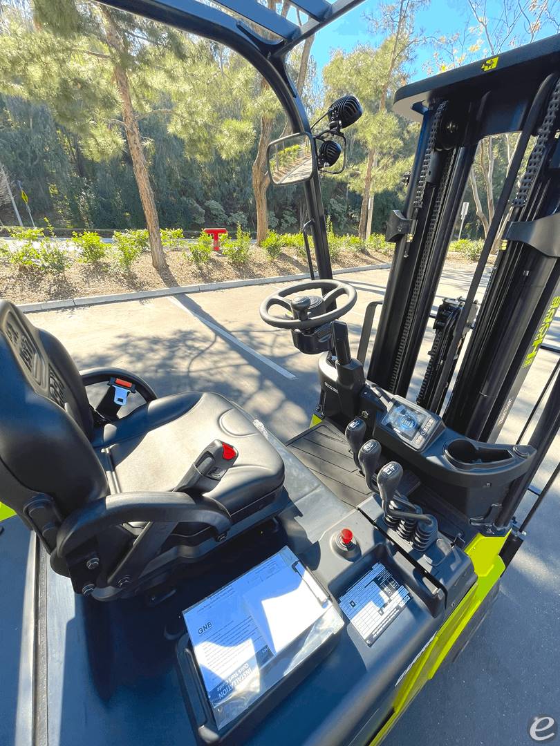 2022 Electric Clark Electric 4 Wheel Sit Down | Eliftruck