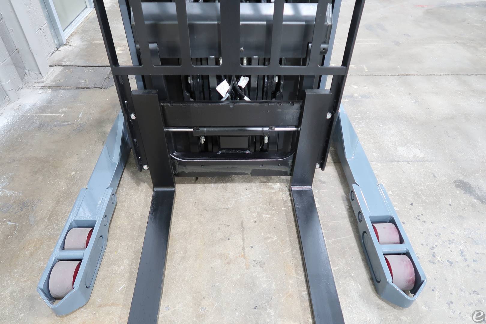 2014 Electric Toyota Electric Narrow Aisle Single Reach | Eliftruck