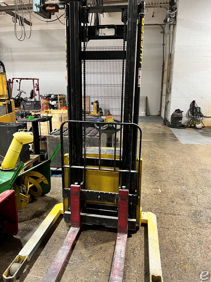 2007 Electric Hyster W25ZA Electric Walkie Straddle Stacker