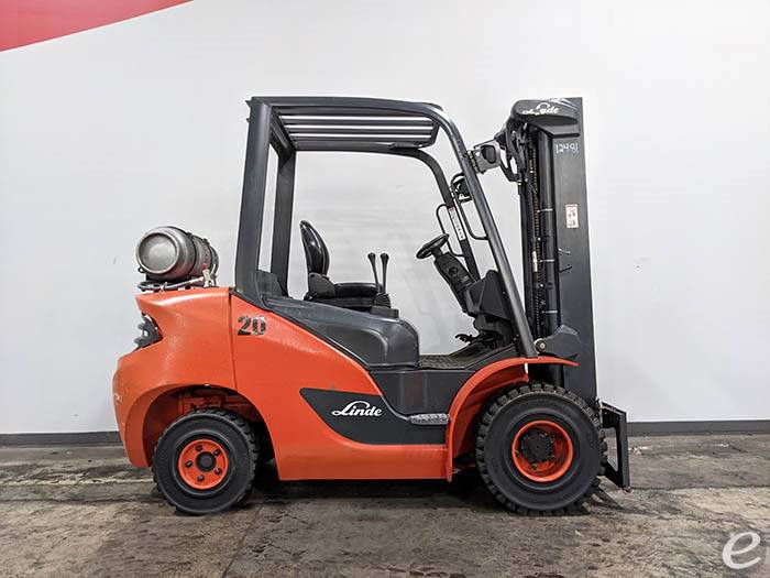 2017 LP Gas Linde HT27T Pneumatic Tire 4 Wheel Sit Down