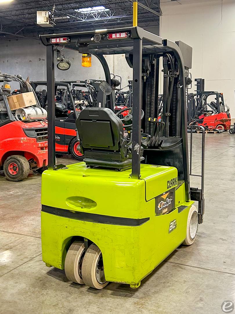 2017 Electric Clark Electric 3 Wheel Sit Down | Eliftruck
