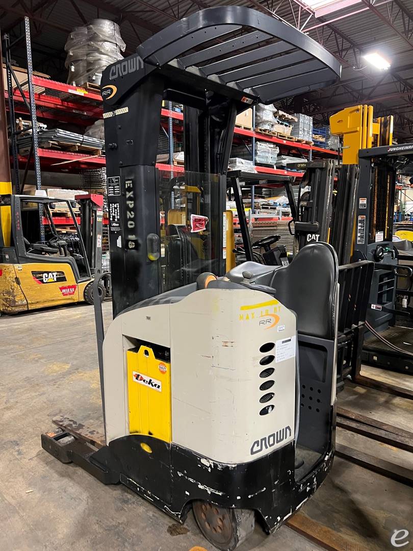 2004 Electric Crown Reach Trucks RR5210-40 - 123Forklift