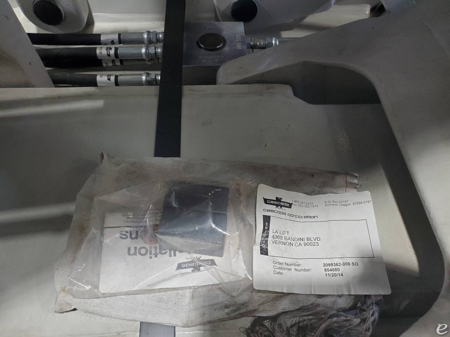 2014 Cascade 77F-RCP-423 Paper Roll Clamps