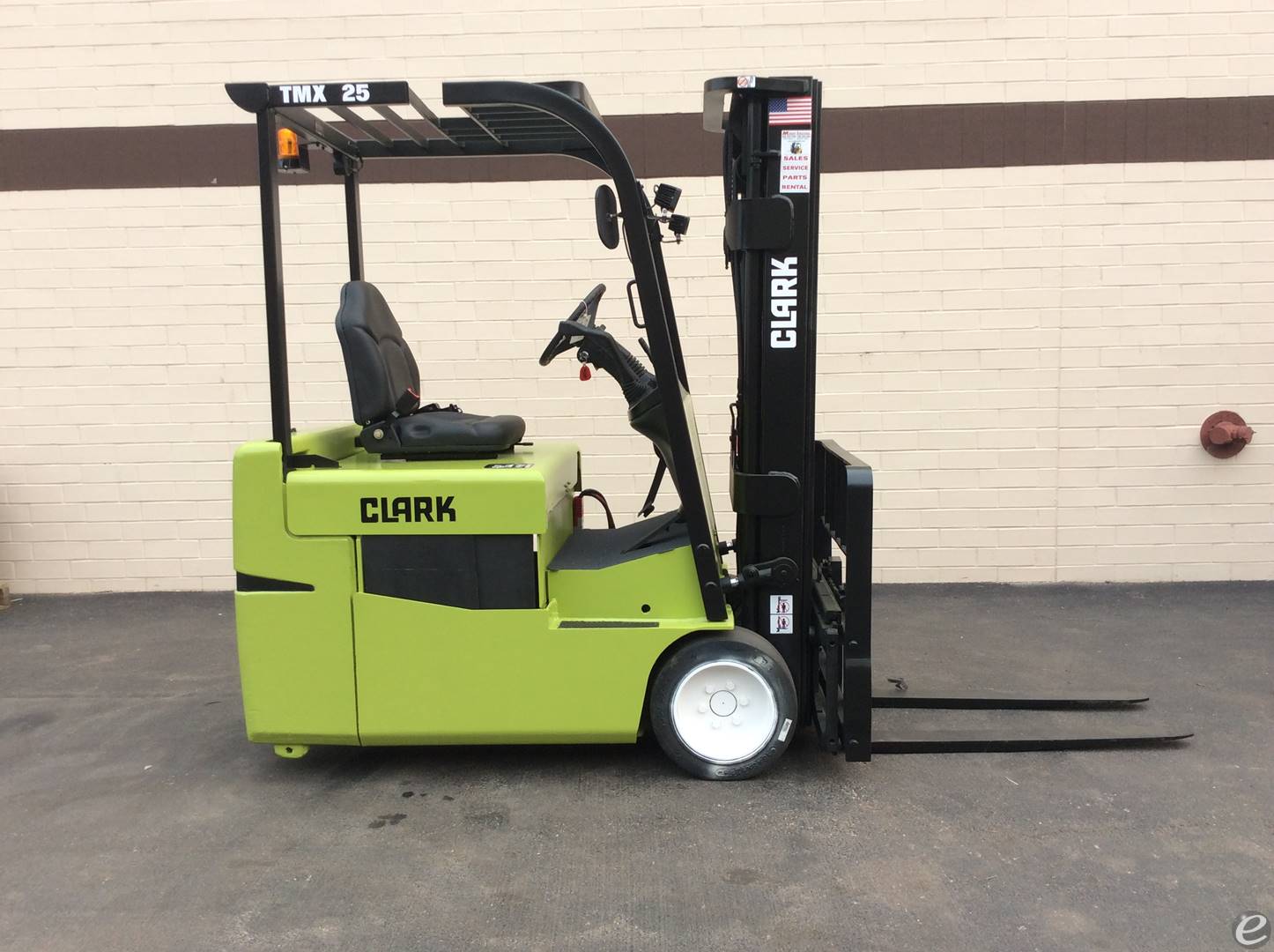 2008 Electric Clark TMX-25 Electric 3 Wheel Sit Down