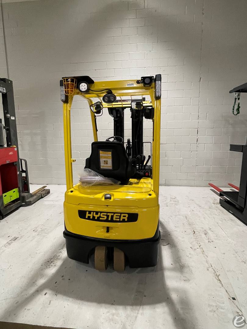 2010 Electric Hyster J40XNT Electric 3 Wheel Sit Down