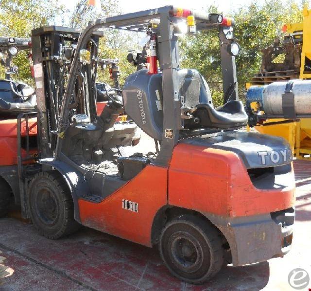 2007 Gasoline Toyota 8FGU30 Pneumatic Tire 4 Wheel Sit Down