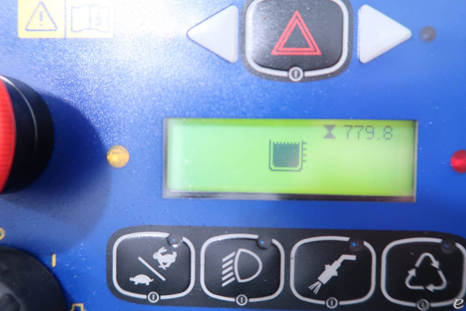 2014 LP Gas Advance Rider Sweeper/Scrubbers | Eliftruck