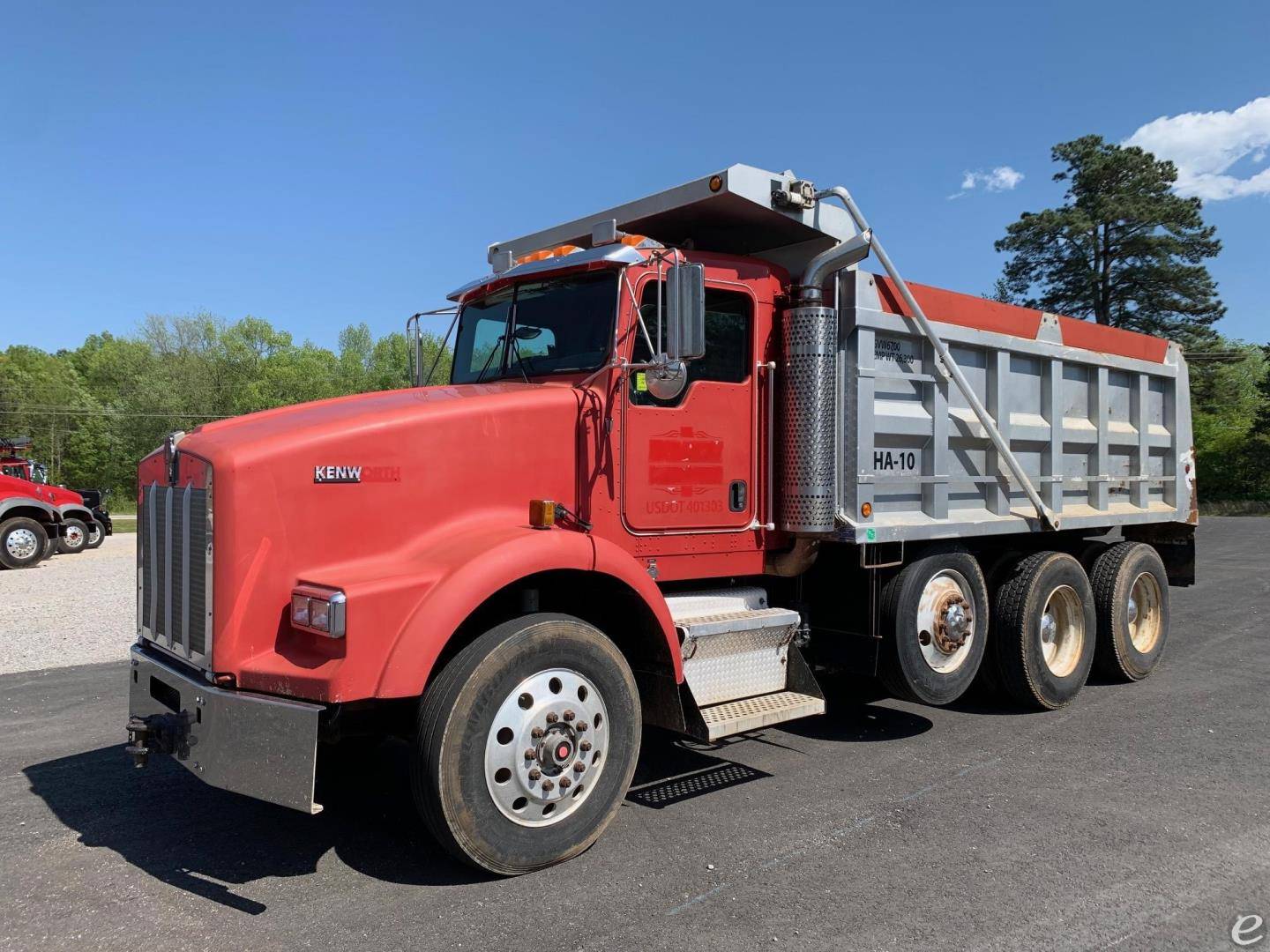 2005 Diesel Kenworth T800 Trucks and Trailers
