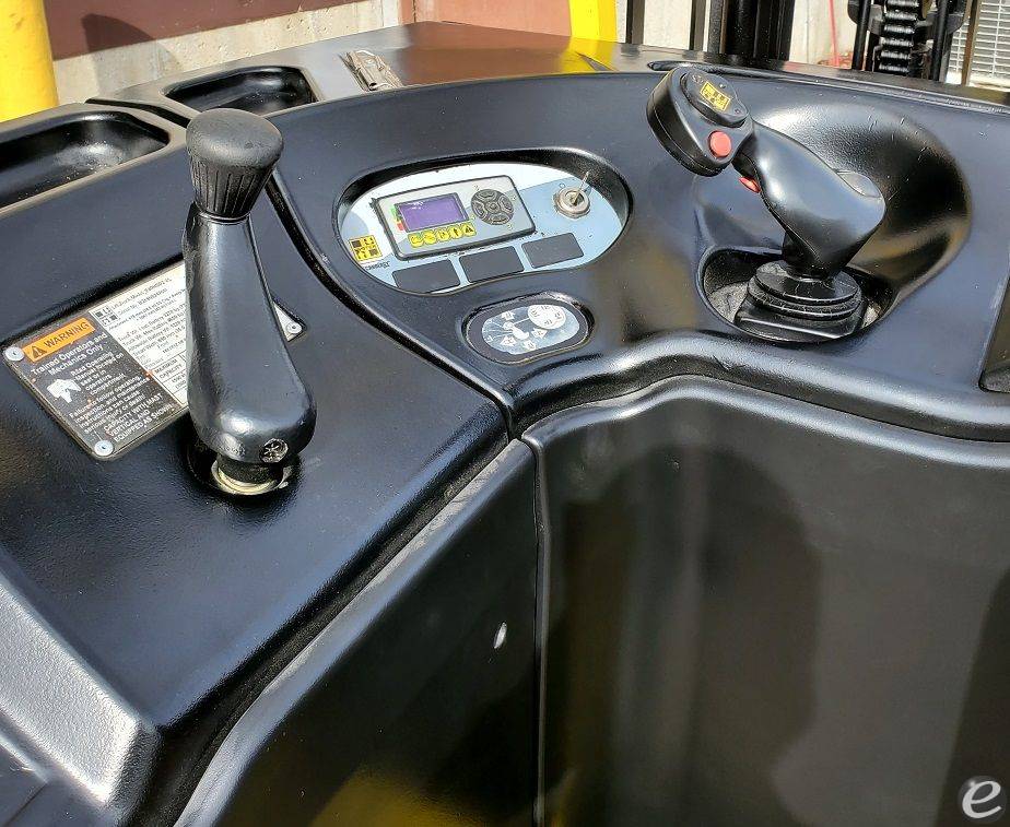 2014 Electric Hyster E40HSD2-21 Electric Stand Up End Control (Docker)
