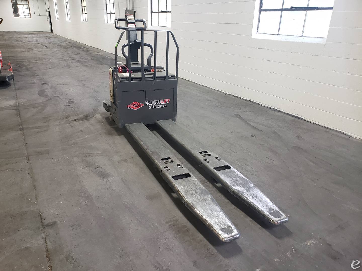2005 Electric Crown PE4000-60 Electric Walkie/Rider Pallet Jack