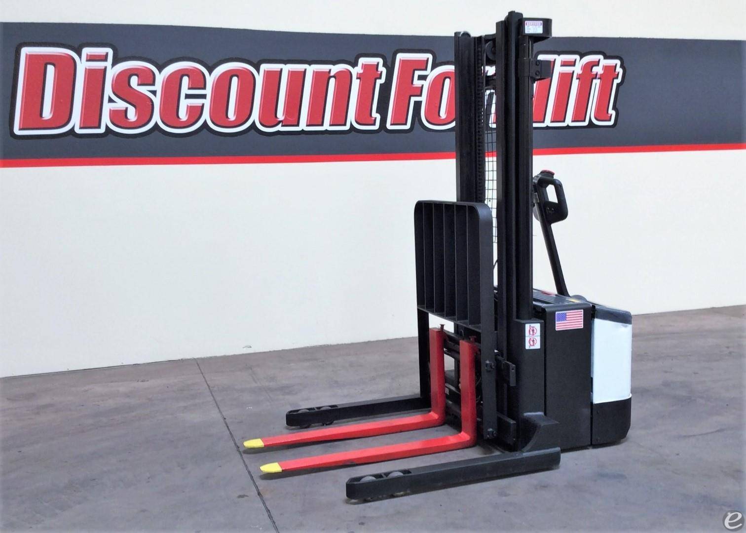 2001 Electric Crown WS2300-40 Electric Walkie Straddle Stacker