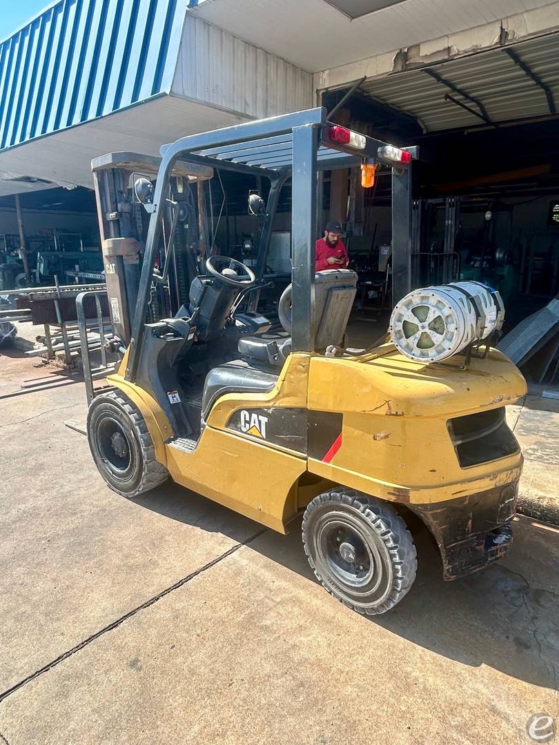 2007 LP Gas Cat Pneumatic Tire 4 Wheel Sit Down | Eliftruck