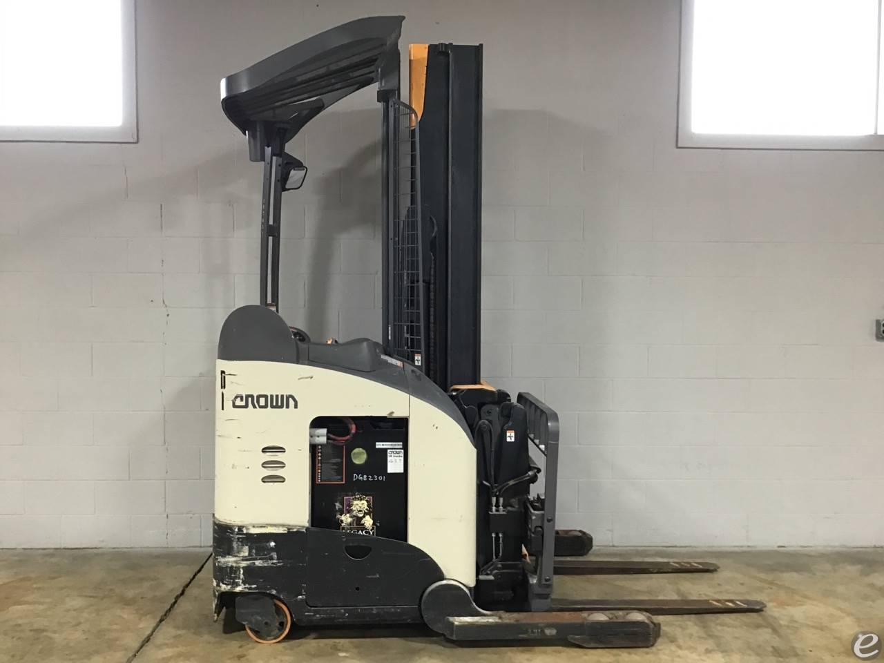 2016 Electric Crown RMD6025-32 Electric Narrow Aisle Double Reach
