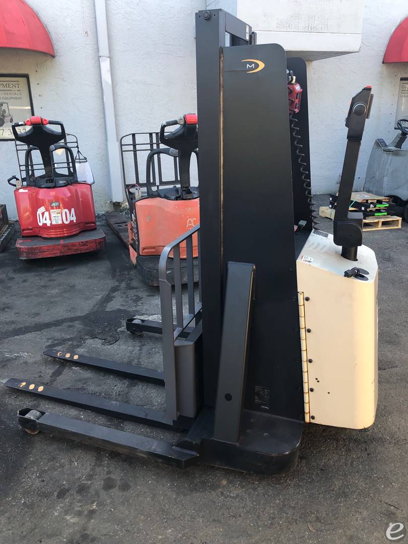 2018 Electric Crown 20MT Electric Walkie Straddle Stacker