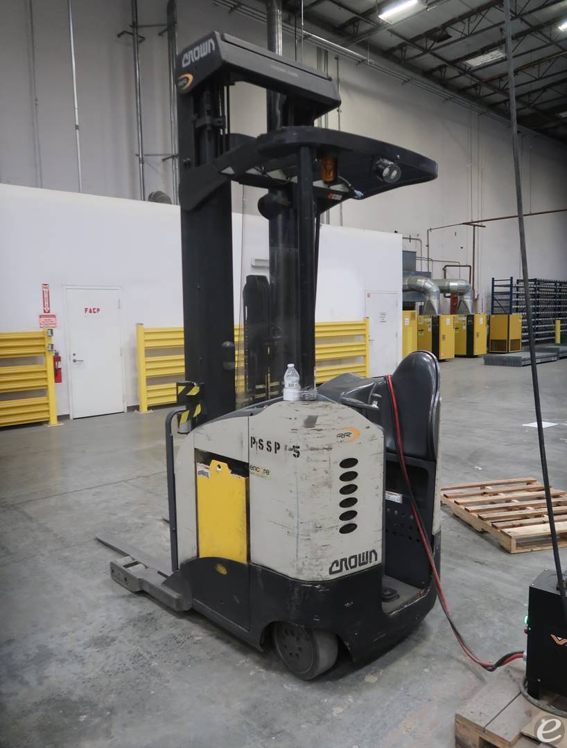 2010 Electric Crown RR5220-35 Electric Narrow Aisle Single Reach