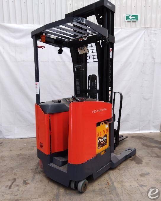 2004 Electric Raymond Reach Trucks EASI DR30TT - 123Forklift