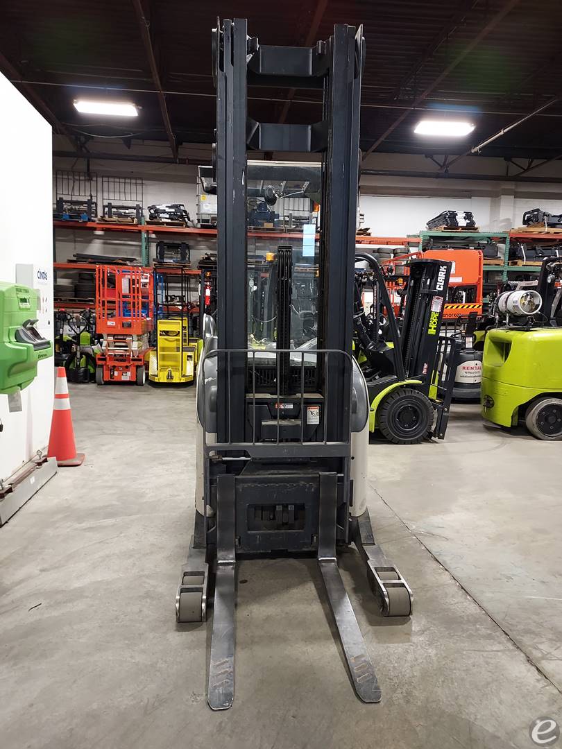 2007 Electric Crown RR5225-35 Electric Narrow Aisle Single Reach