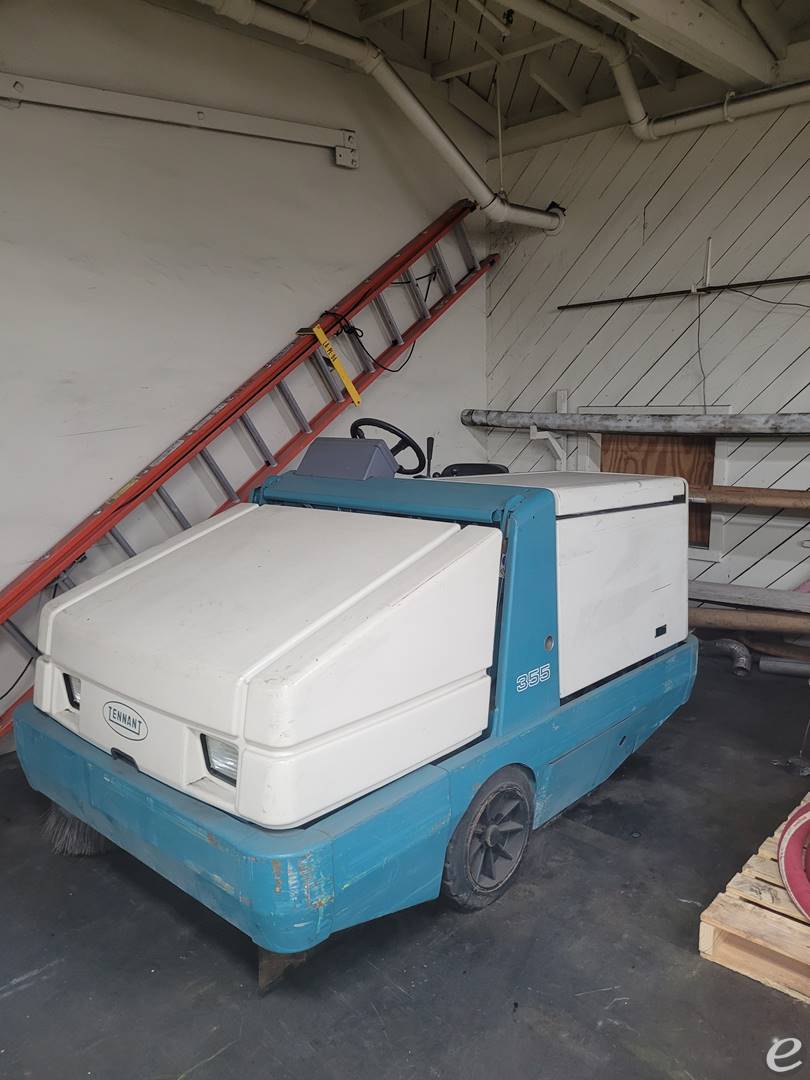 LP Gas Tennant 355 Rider Sweepers