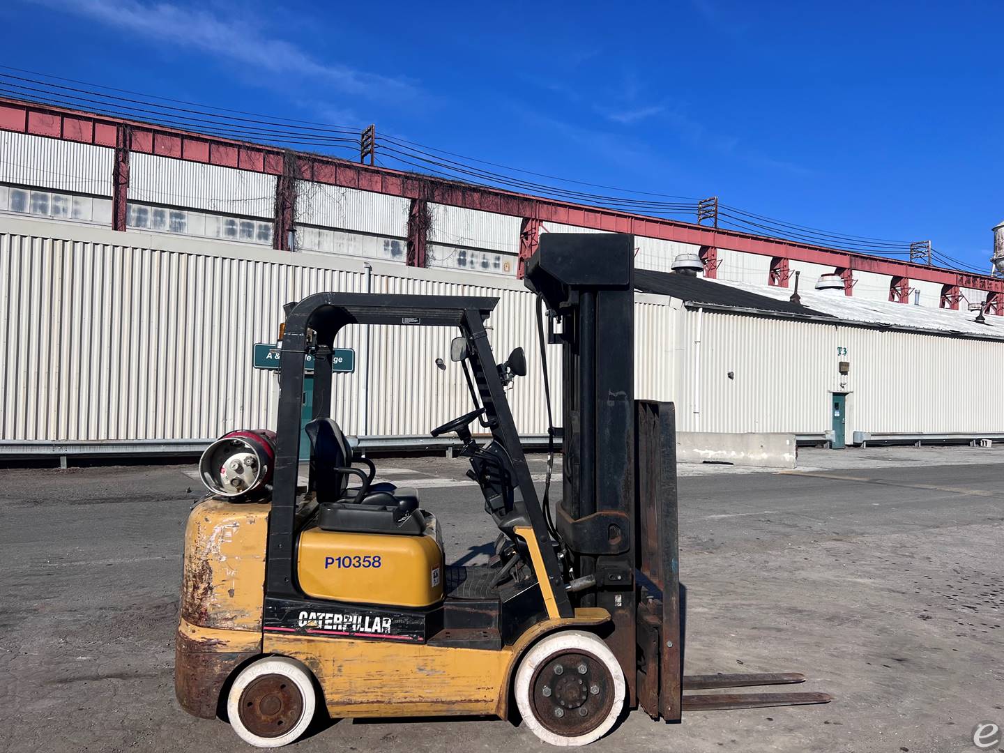 LP Gas Cat GC25K Pneumatic Tire 4 Wheel Sit Down