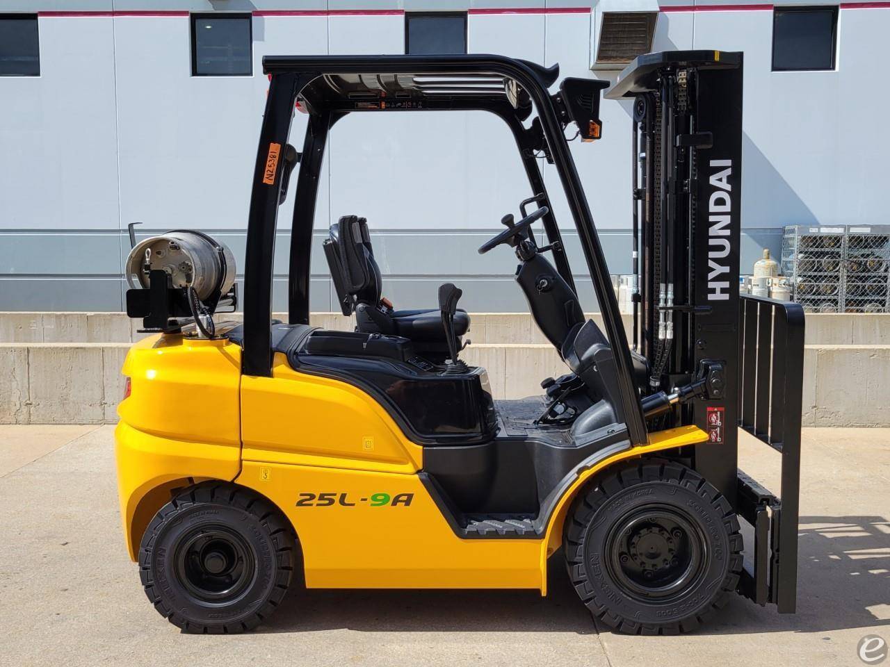 2022 LP Gas Hyundai 25L-9A Pneumatic Tire 4 Wheel Sit Down