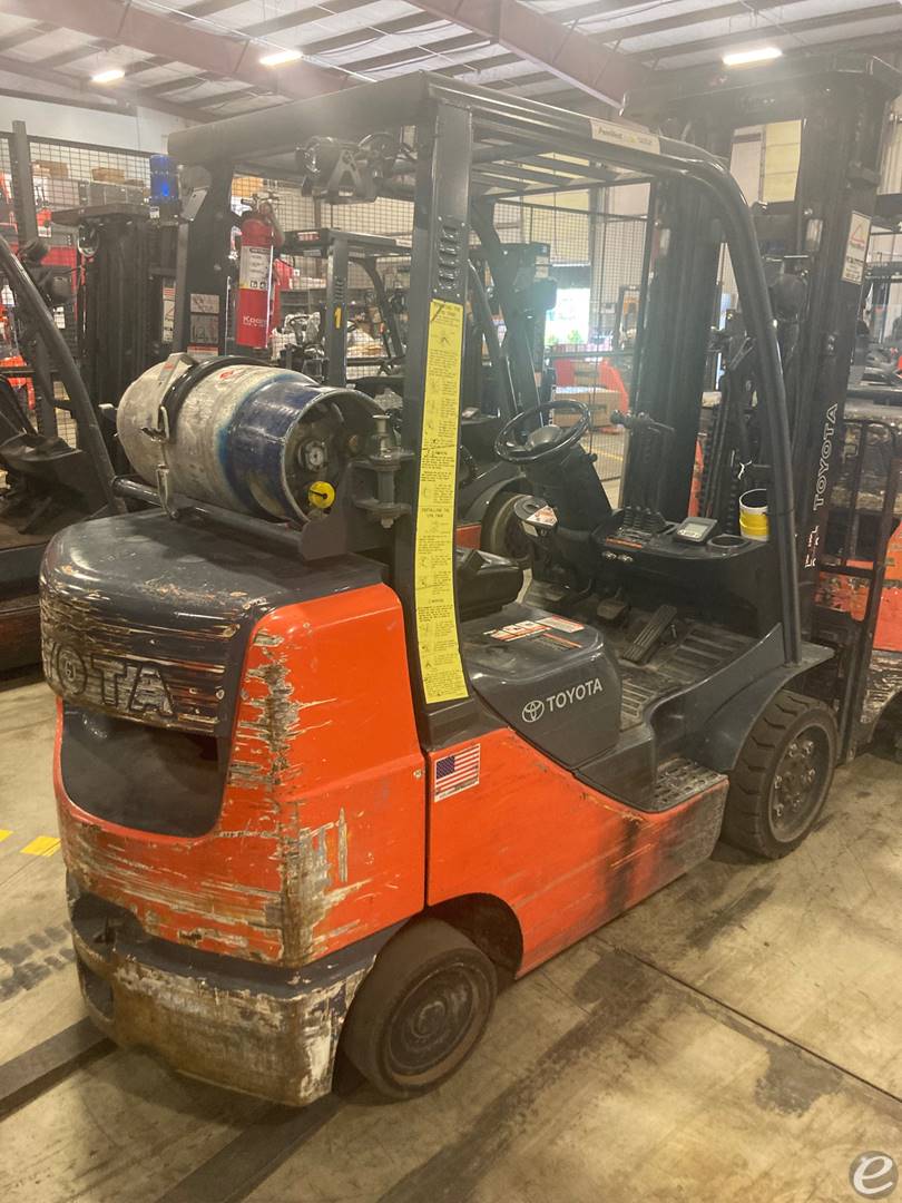 2017 LP Gas Toyota 8FGCU30 Cushion Tire 4 Wheel Sit Down (Indoor Warehouse)