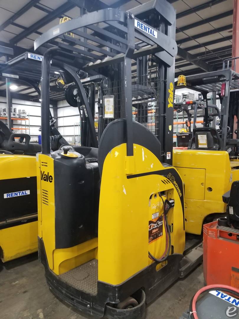 2013 Electric Yale NR040 Electric Narrow Aisle Single Reach