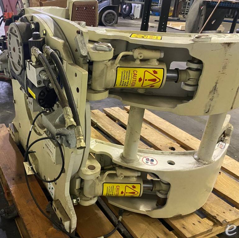 2008 Cascade 38F-RCS-105 Paper Roll Clamps