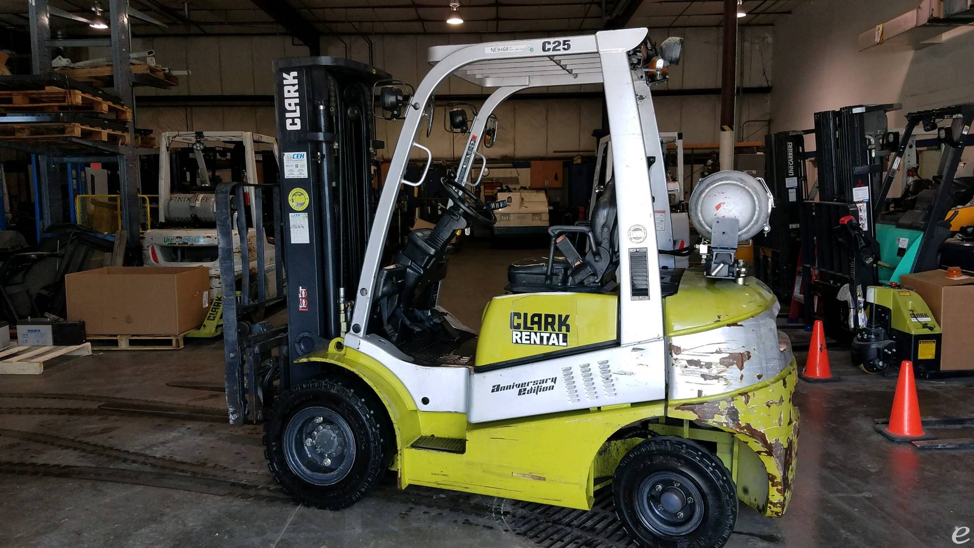 2017 LP Gas Clark Pneumatic Tire 4 Wheel Sit Down | Eliftruck