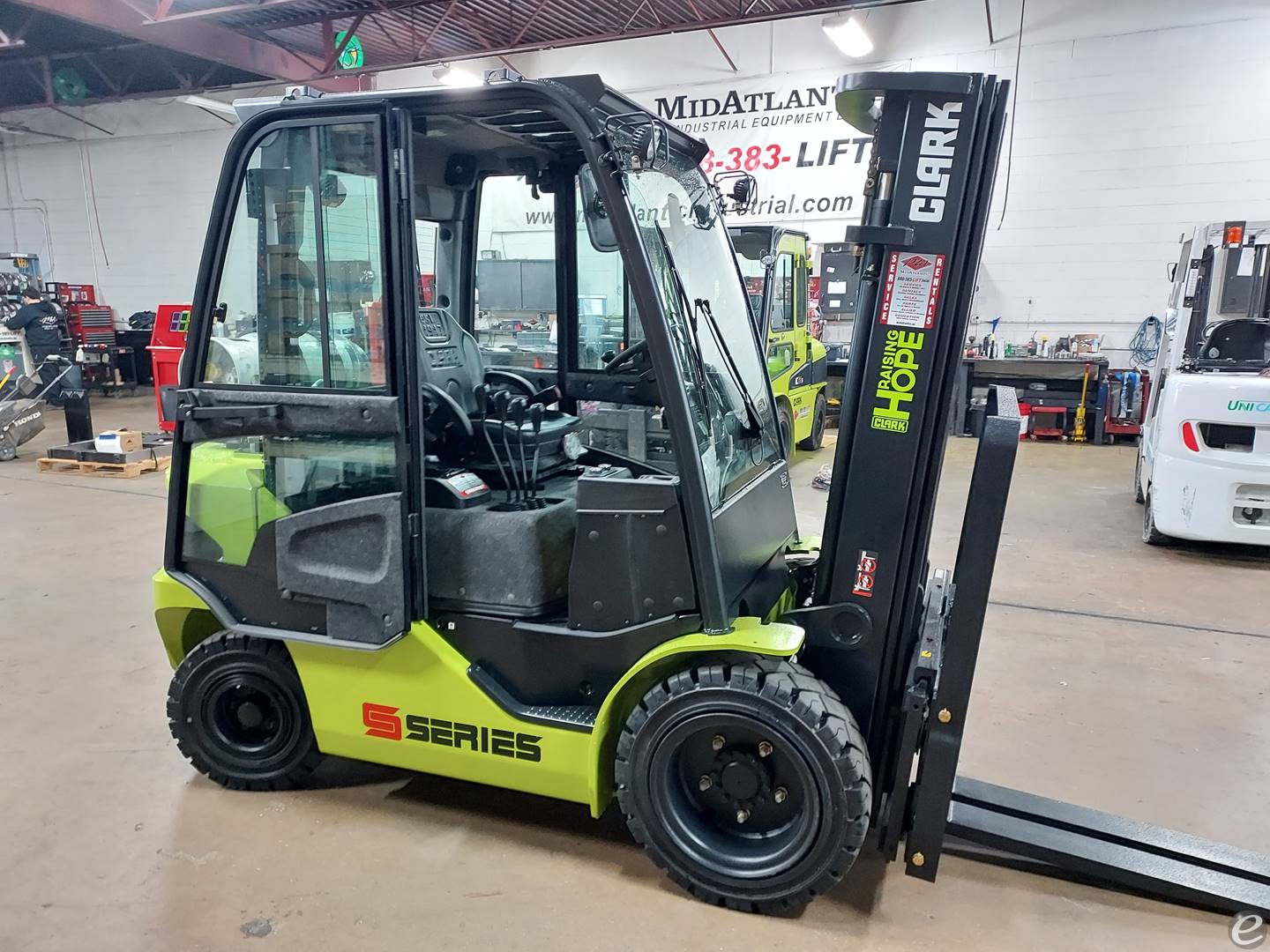 2024 LP Gas Clark S30 Pneumatic Tire 4 Wheel Sit Down