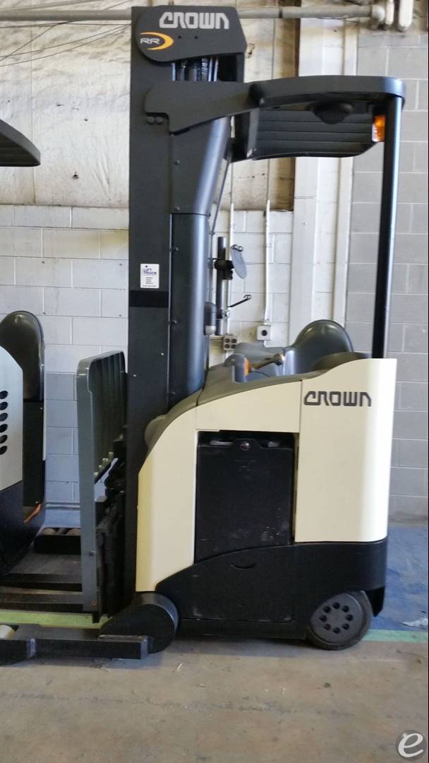 2008 Electric Crown RR5225-45 Electric Narrow Aisle Single Reach